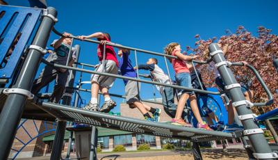 Grid Walk with Guardrails - Landscape Structures