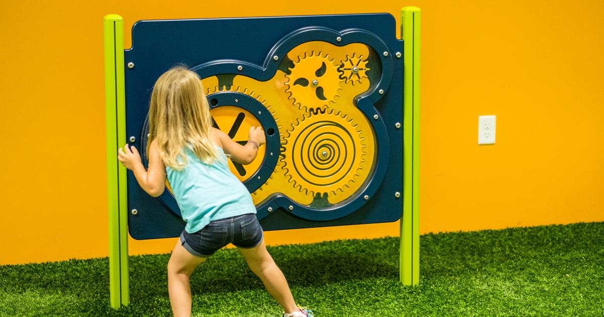 Gear Panel for Playgrounds - Landscape Structures