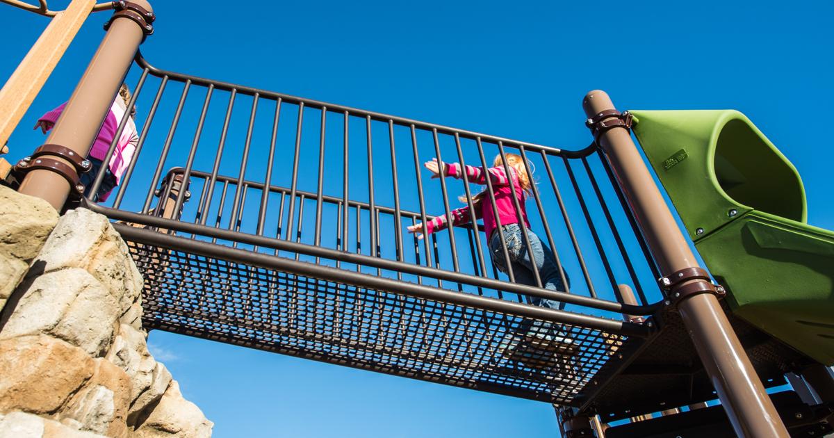 Grid Walk with Barriers Connector - Landscape Structures