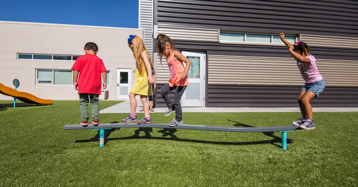 Curved Balance Beam - Coordination - Landscape Structures