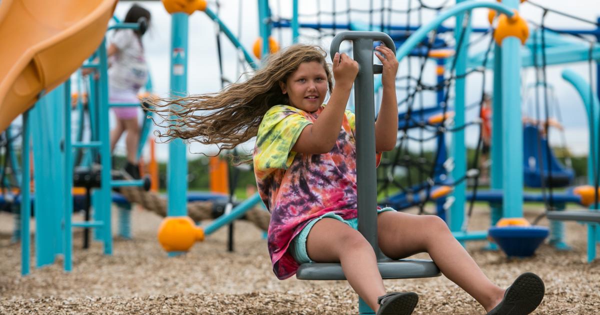 Stand-Up Spinner - Sitting Platform - Landscape Structures