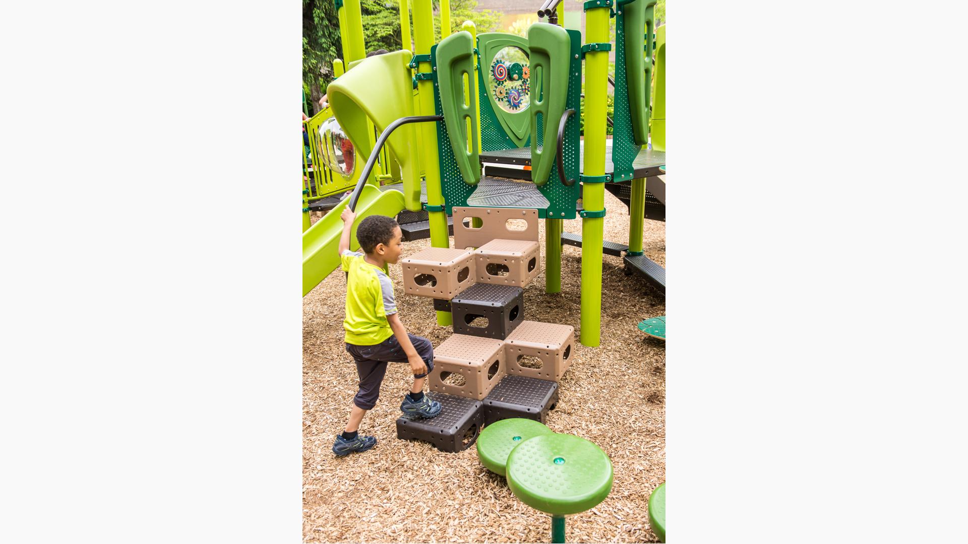 Block Climber w/Vibe® Handholds