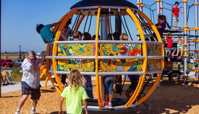 Global Motion - Rotating Playground Net Climber