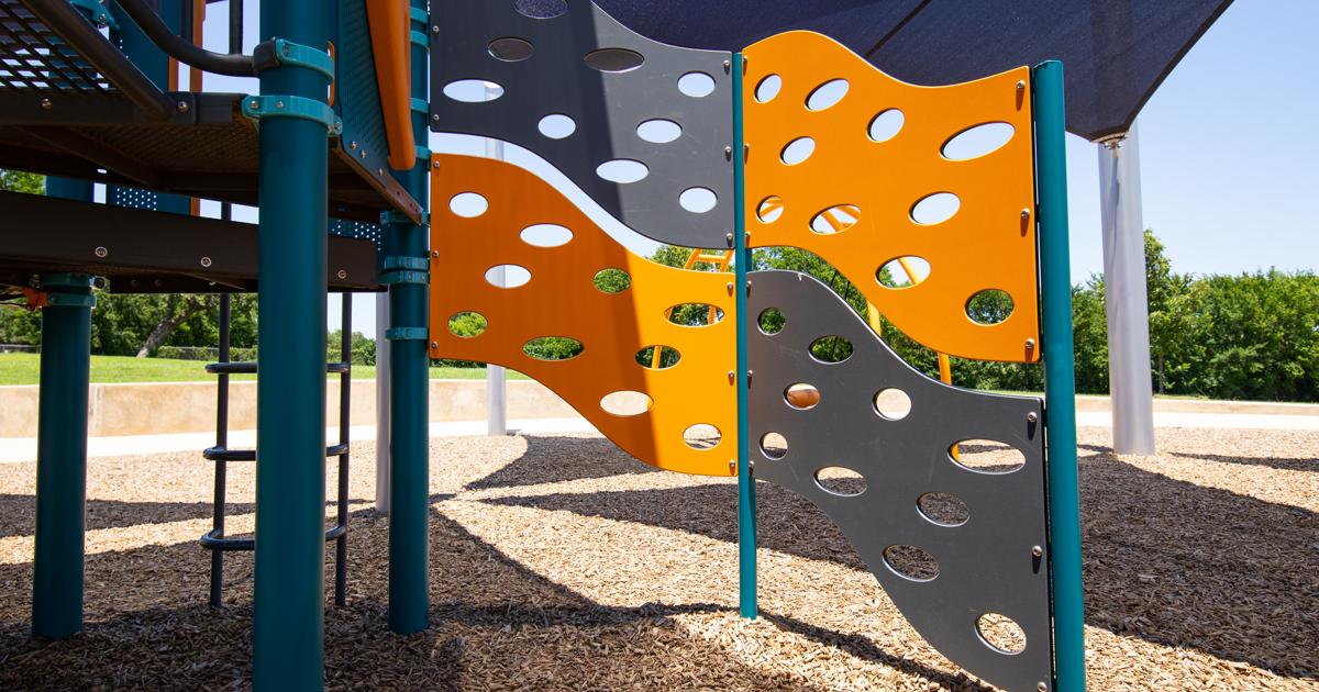 Cascade Climber w/Vibe® Handhold - Landscape Structures