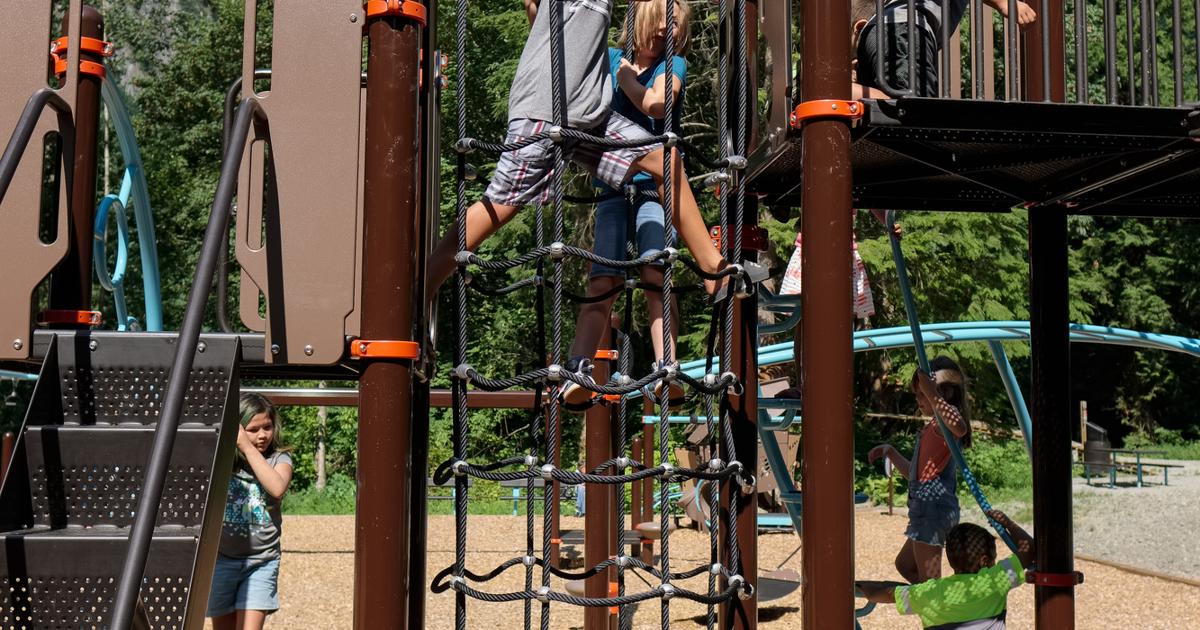 Chimney Climb Across™ 24" Deck Difference - Climber