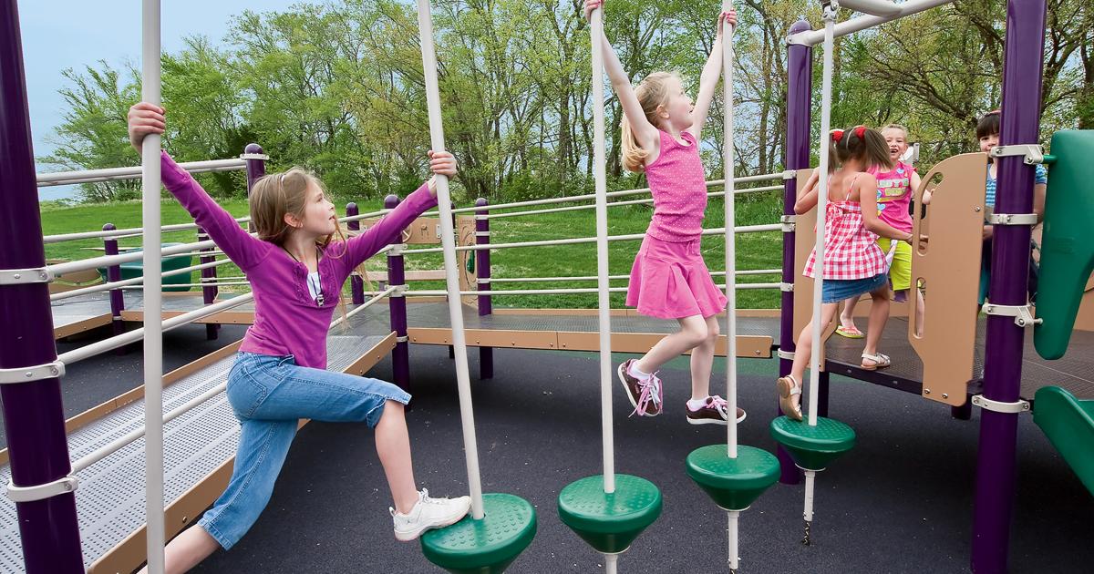 Disc Challenge - Swinging Discs Balancing Bridge