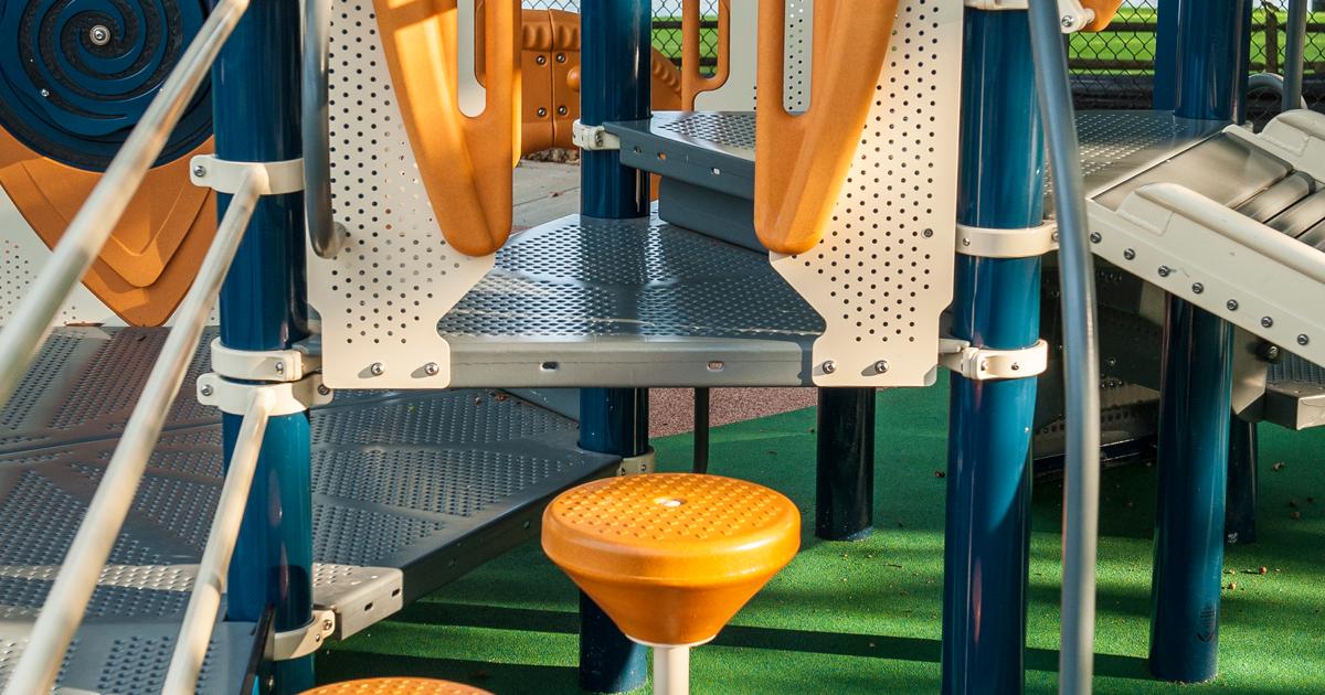 Pod Climber® w/Vibe® 32"- 40" - Landscape Structures